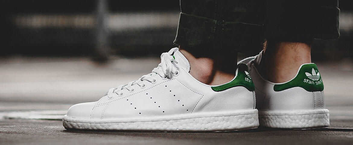 Adidas Stan Smith: Sepatu Putih Legendaris yang Selalu Kembali Jadi ...