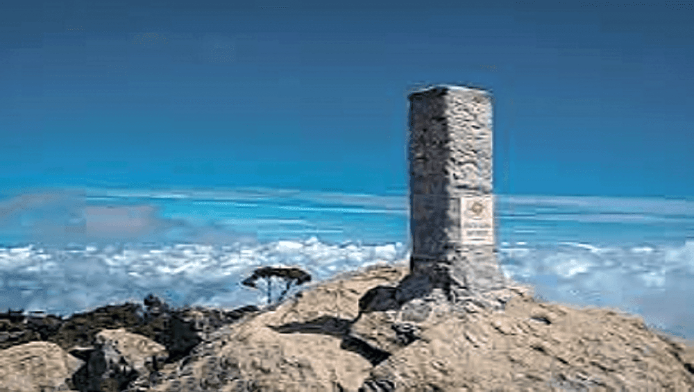 Gunung Latimojong: Puncak Tertinggi Sulawesi Selatan
